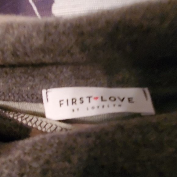 First Love | Tops | Fleece Feel Light Wt By First Love Gray Stars ...